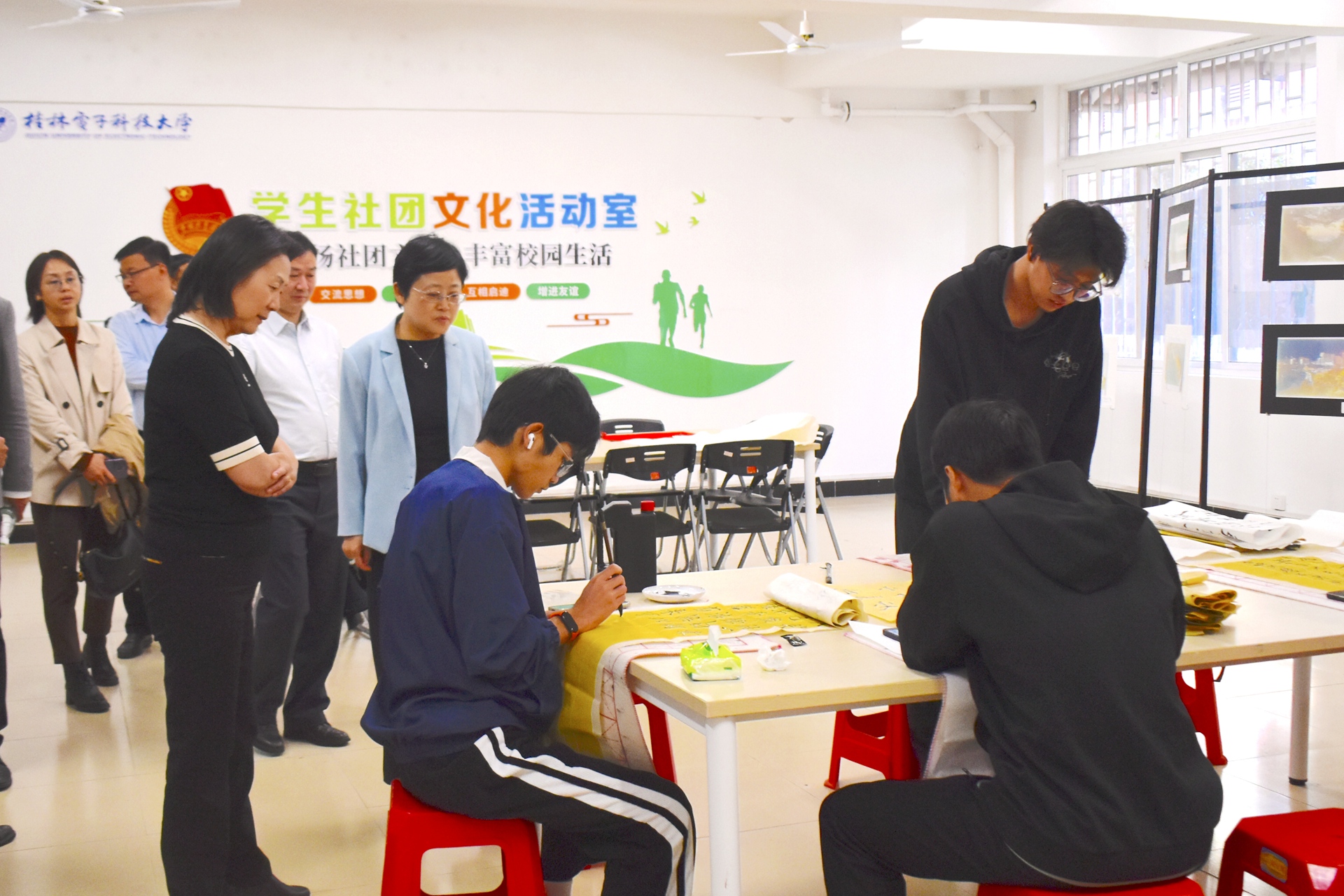 电子科技大学来校调研（图）