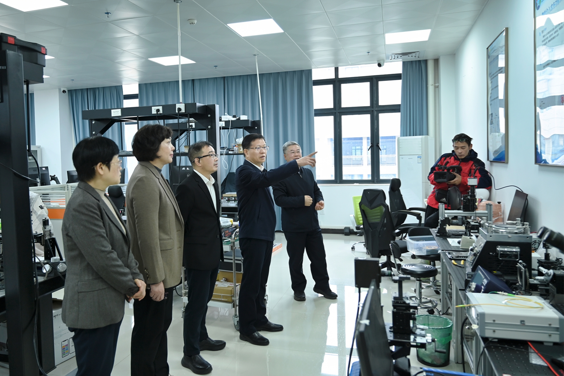 自治区党委常委、统战部部长谭丕创到校宣讲党的二十届四中全会精神（图）