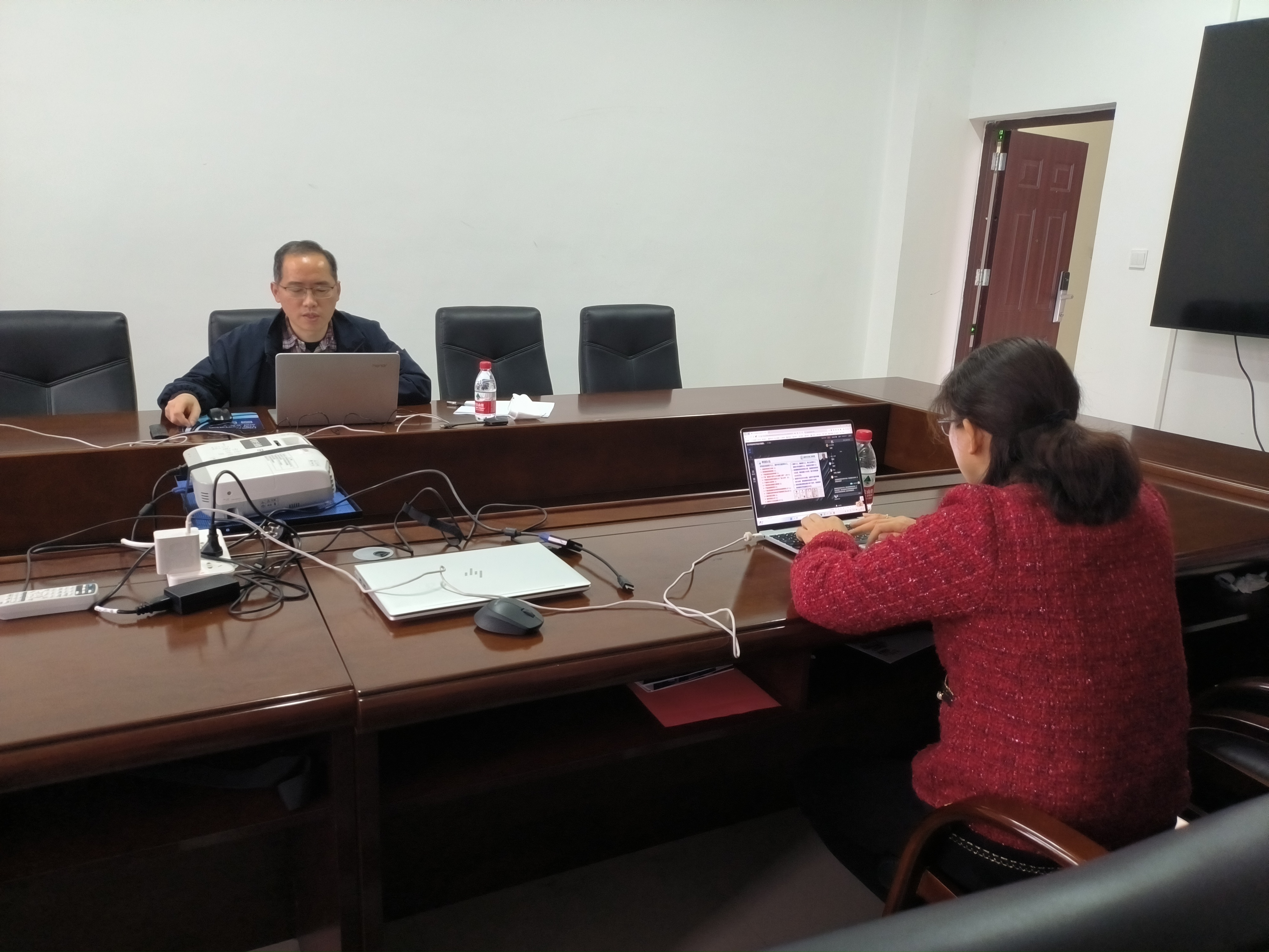 我院参加学校2024年研究生招生直播宣讲会