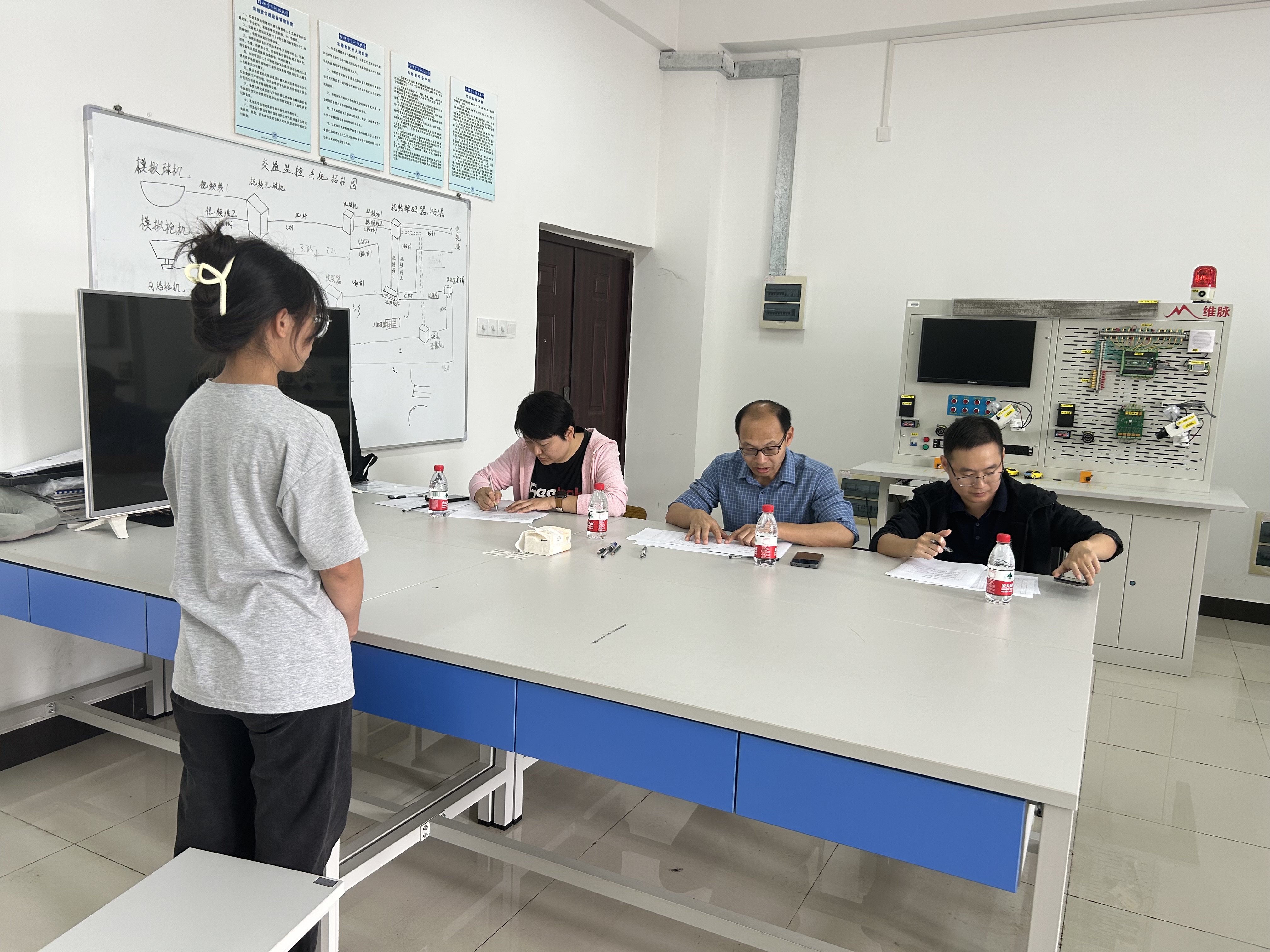 第一届创新人才培养实验班开展面试选拔活动