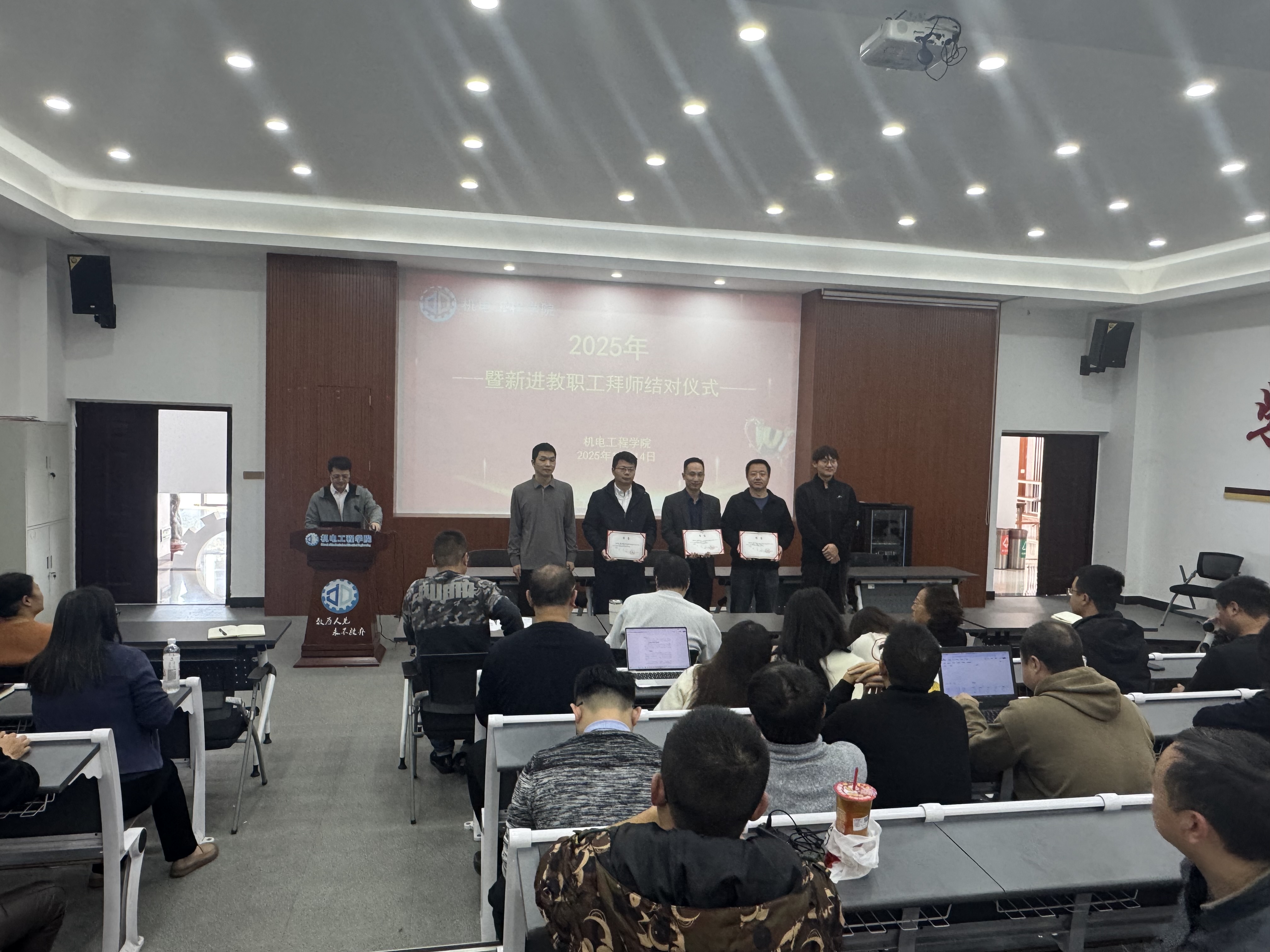 机电工程学院举行新进教职工拜师结对仪式（图）